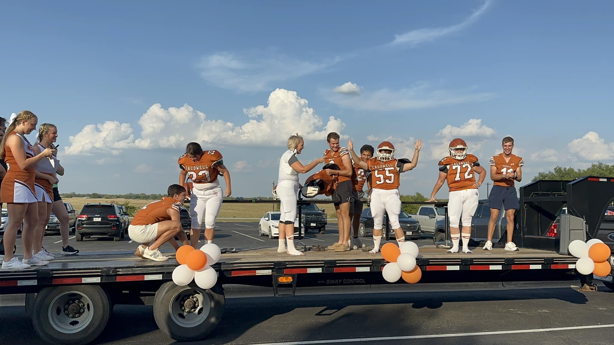 KTEX 106.1 – Sounds Like Texas!