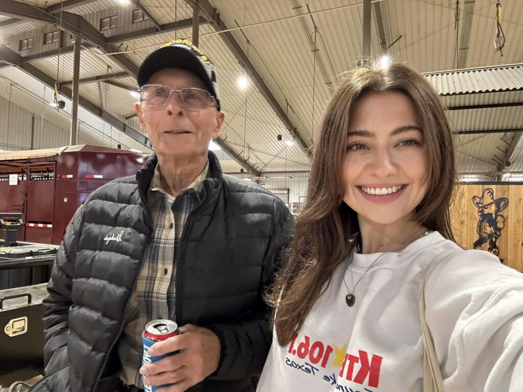 KTEX 106.1 – Sounds Like Texas!