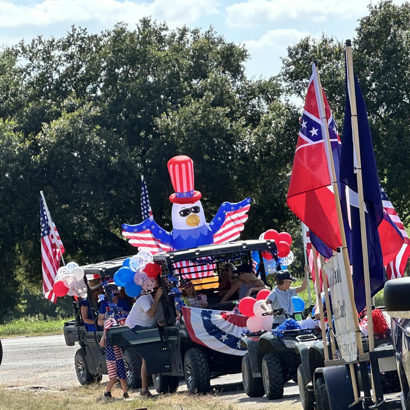 KTEX 106.1 – Sounds Like Texas!