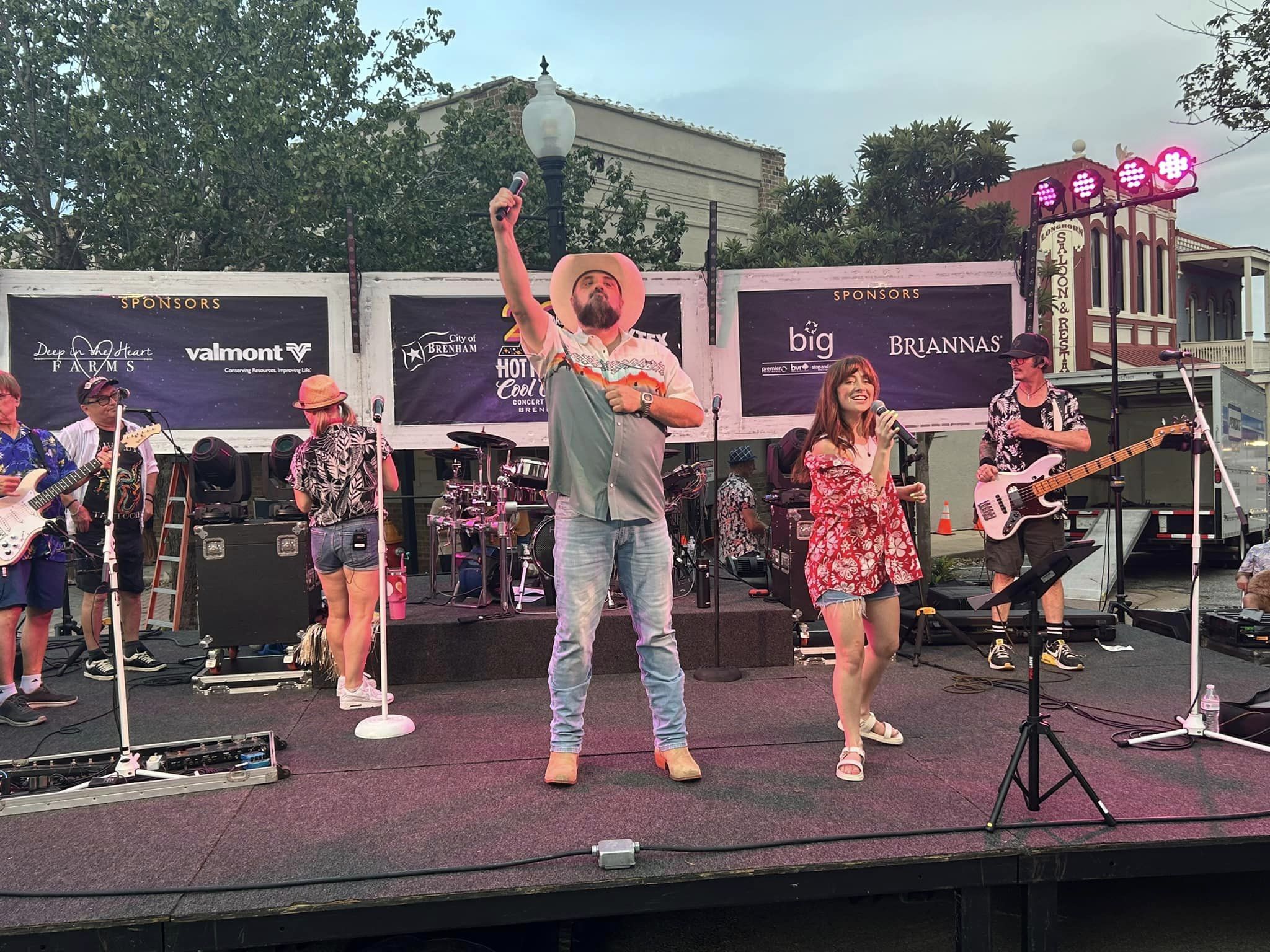 KTEX 106.1 – Sounds Like Texas!