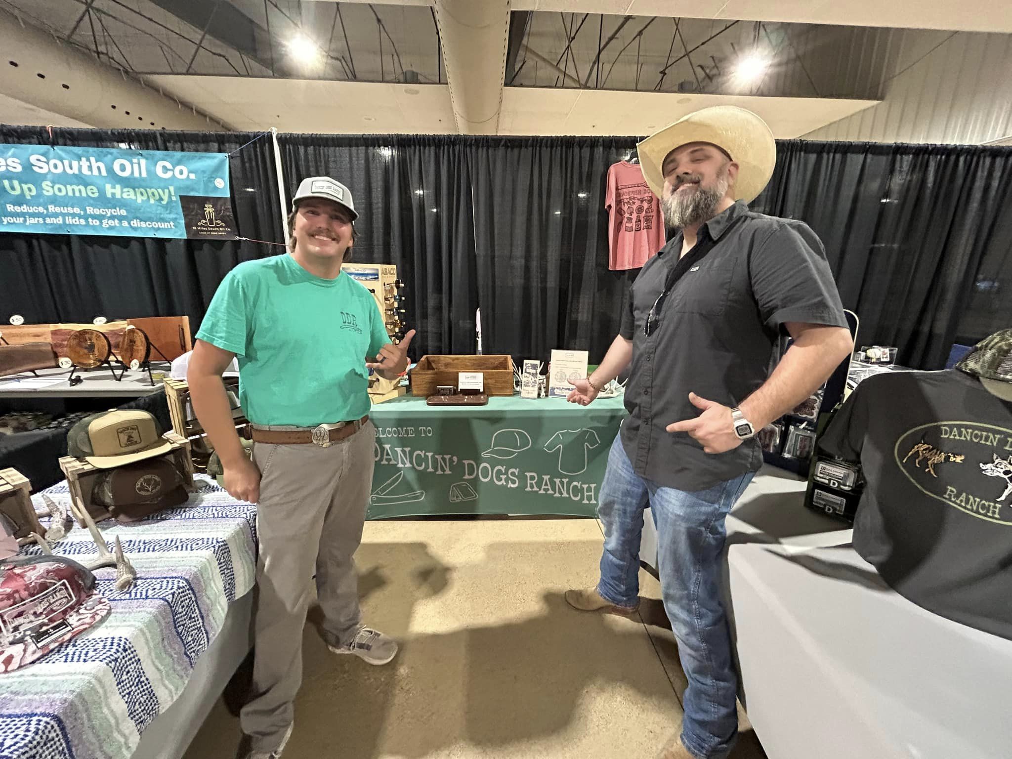 KTEX 106.1 – Sounds Like Texas!