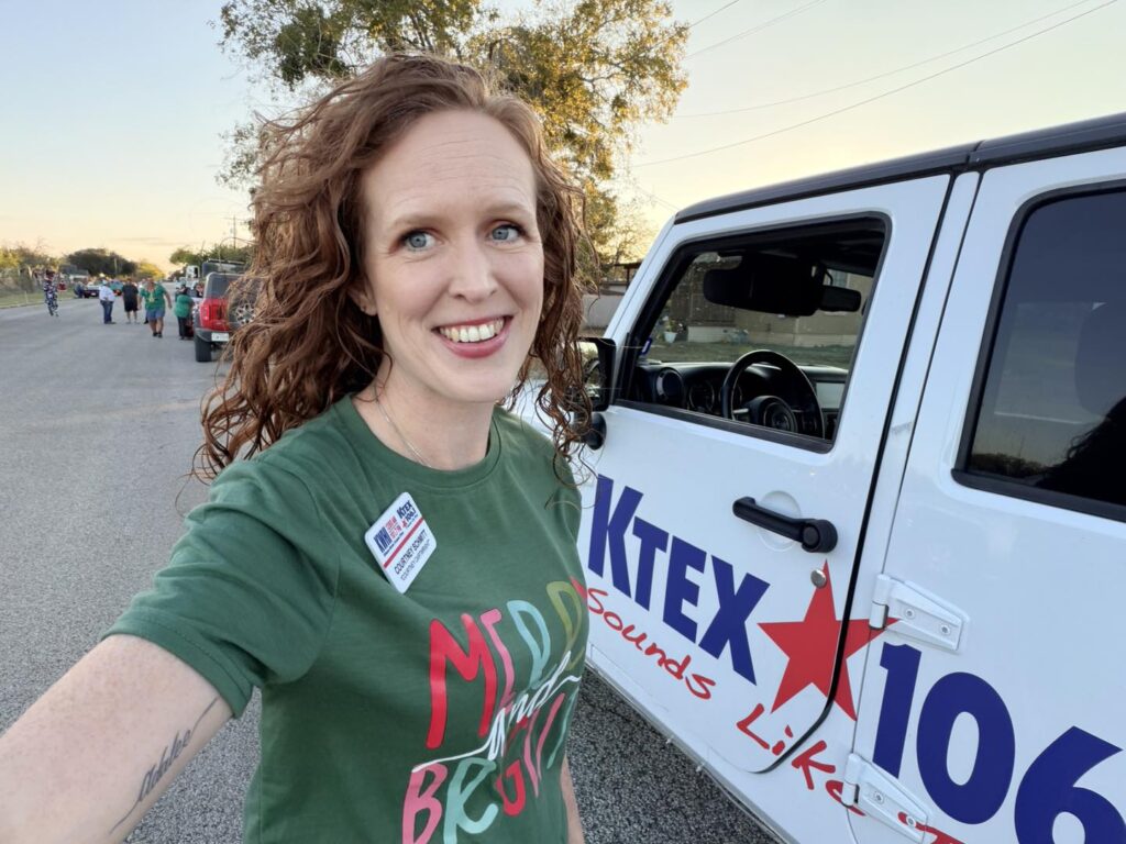KTEX 106.1 – Sounds Like Texas!